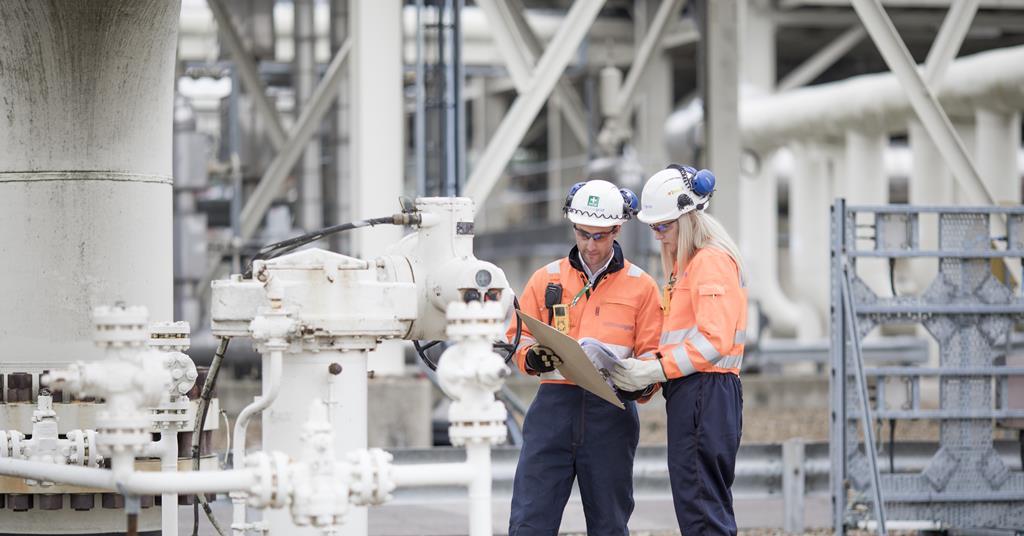 National Grid sells further stake in UK gas network to Macquarie ...